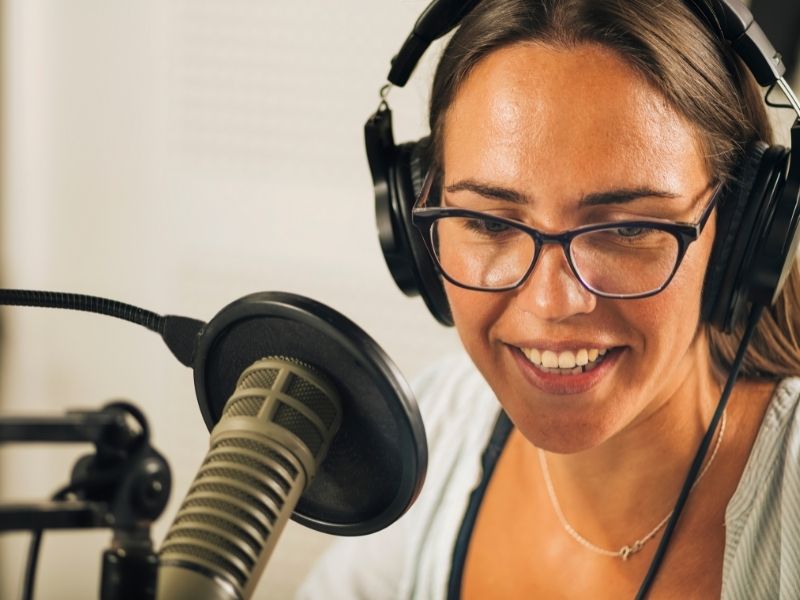10 Tips For Naming Your New Podcast – Radio Lounge